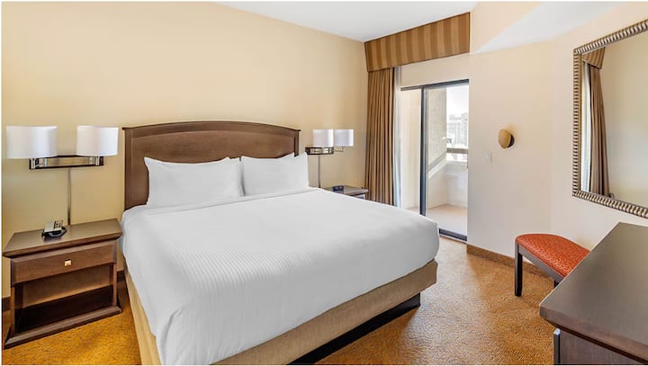 1bed King Suite | Polo Towers Vegas - Silver Sevens Hotel & Casino