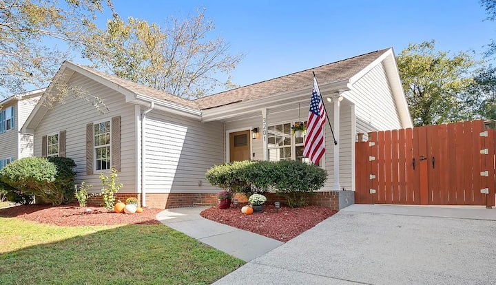 3br Bank Of America, Airport, Explore Charlotte - Charlotte