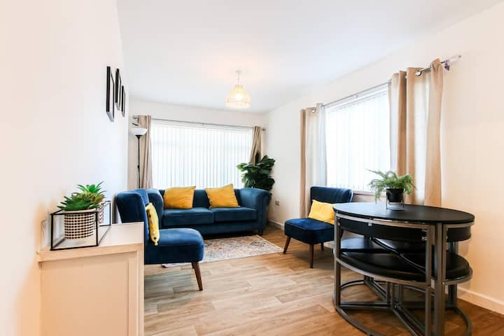 6 Bed | 4 Bath House | Sleeps 10 | Contractors - Newcastle upon Tyne