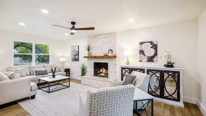 Cottonwood Park Retreat! - Richardson, TX