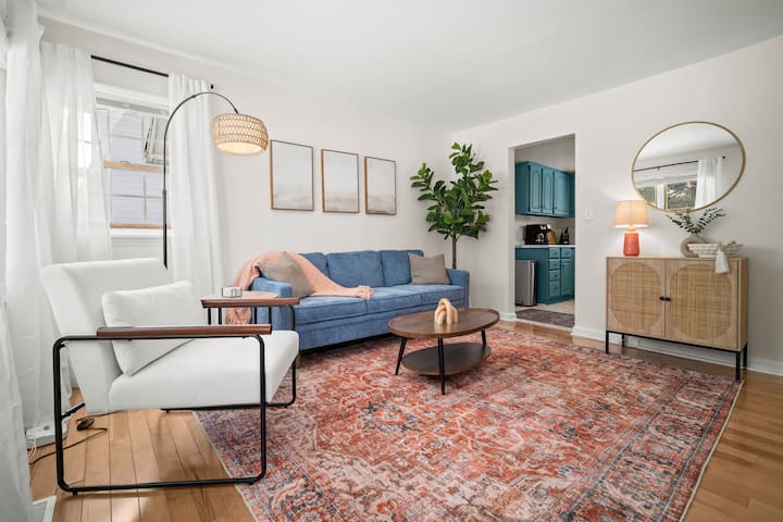 The Clayton Cottage - Bloomington, IL