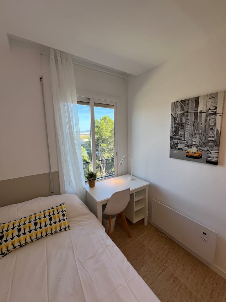 Habitación Cómoda Con Vistas - Sabadell