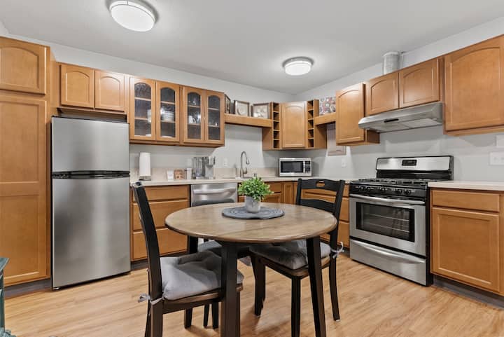 Condo Near Trails, Hospitals, And Universities! - Anchorage