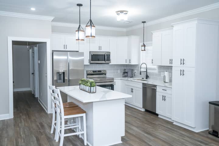 Pet Friendly • King Suite • 3br • Fenced Yard - Sunset Beach, NC