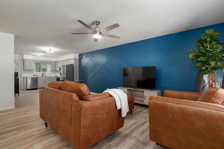 Cozy & Modern Duplex - Springfield, MO