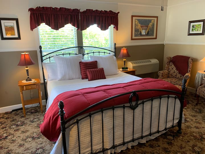 Lincourt; Suite For 2, Jacuzzi, Balcony, Fireplace - Solvang, CA