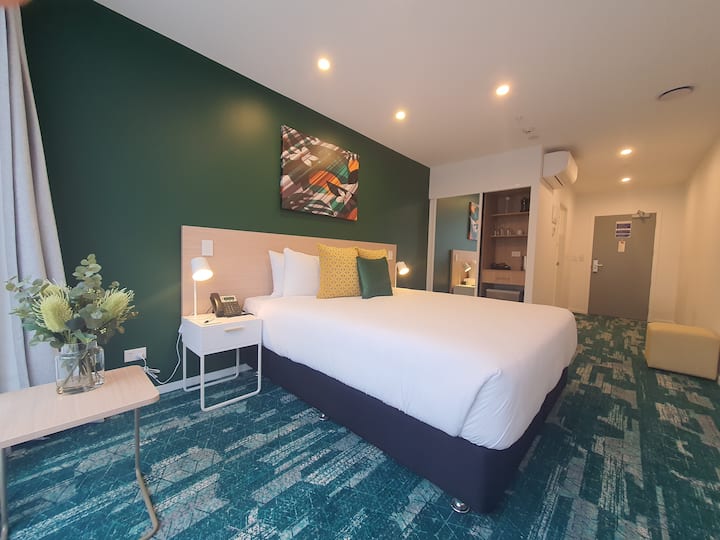 Hotel Room With Ensuite Shower - Auckland