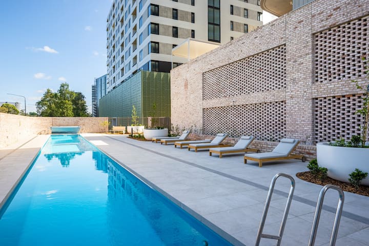 Modern 2bdr Apt In Phillip Gym | Pool | Parking - Canberra