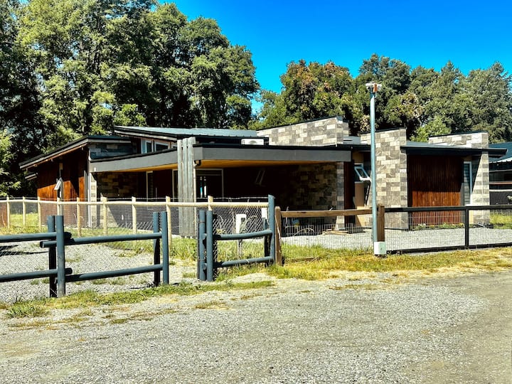 Gran Casa En Pucon Con Piscina - Pucón