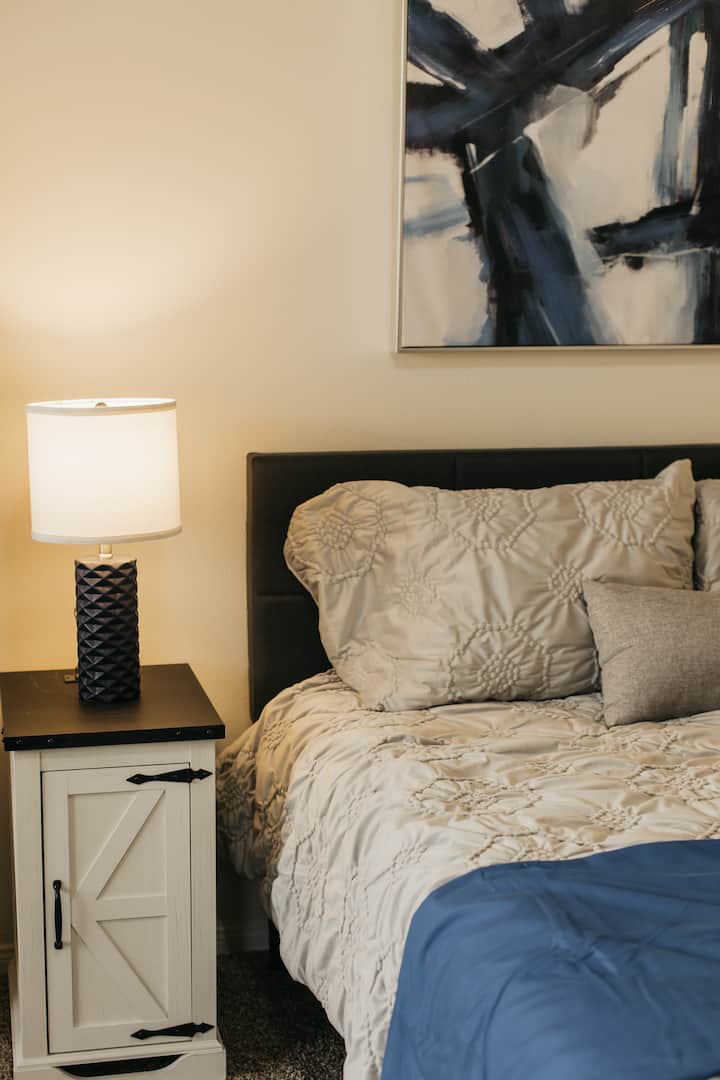 Olive + Ivy Guestroom - Banning, CA