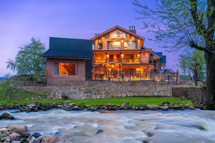 Cinnamon @ Swiss Chalet 3br Villa In Tangmarg - Gulmarg