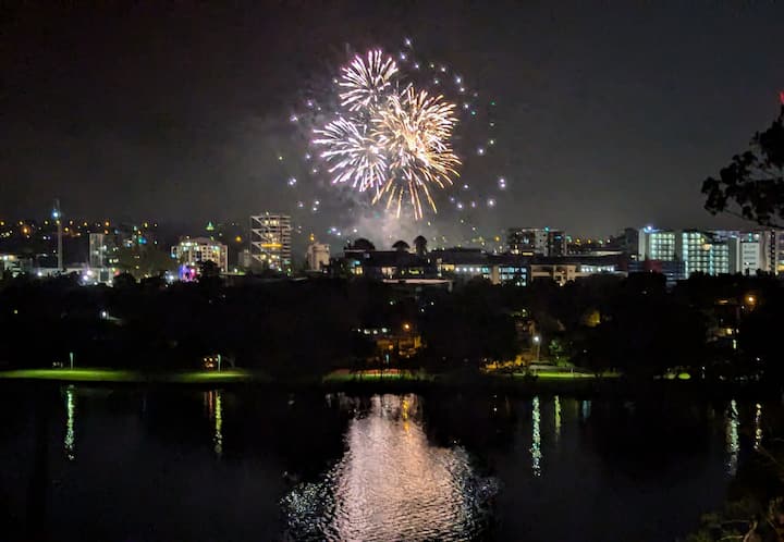 *Ferry 3 Min Walk | Pool | Uq | 2 Parks | Lift* - Brisbane