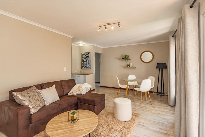 Eden Escape, Cosy 2 Bedroomed Unit, Sandton - Johannesburg