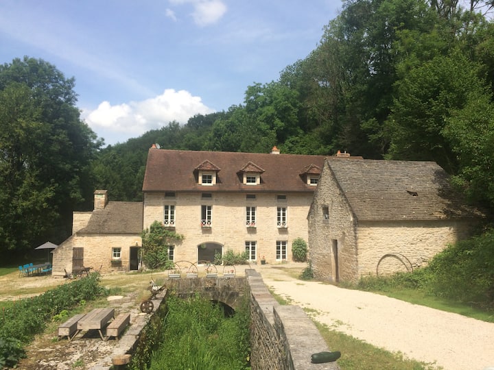 Moulin Avec Sauna
Paradis En
Bord De Rivière - Chateauneuf