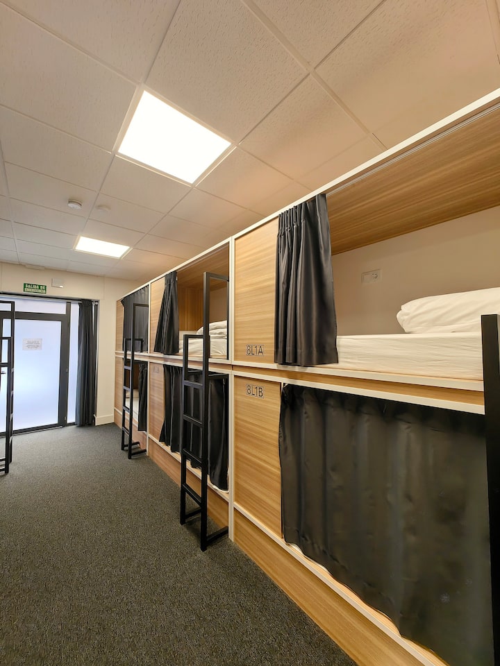 Cama En Habitación Compartida Mixta De 20 Personas - Leganés