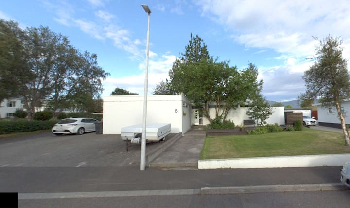 Paradise In The North - Islande