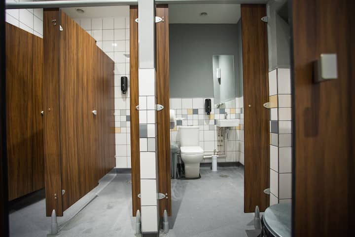 15 Bed Shared Dorm @ The Crown Battersea - London