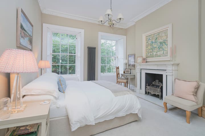 Stylish Two Bedroom Apartment In Stockbridge. - Edinburgh Zoo