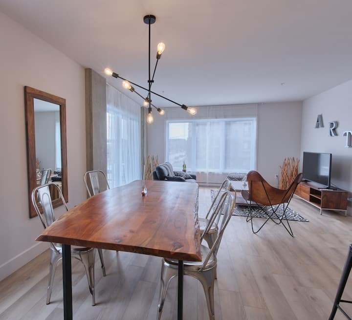 La Vigie: Modern 2 Bedroom Condo + Gym + Workspace - Quebec