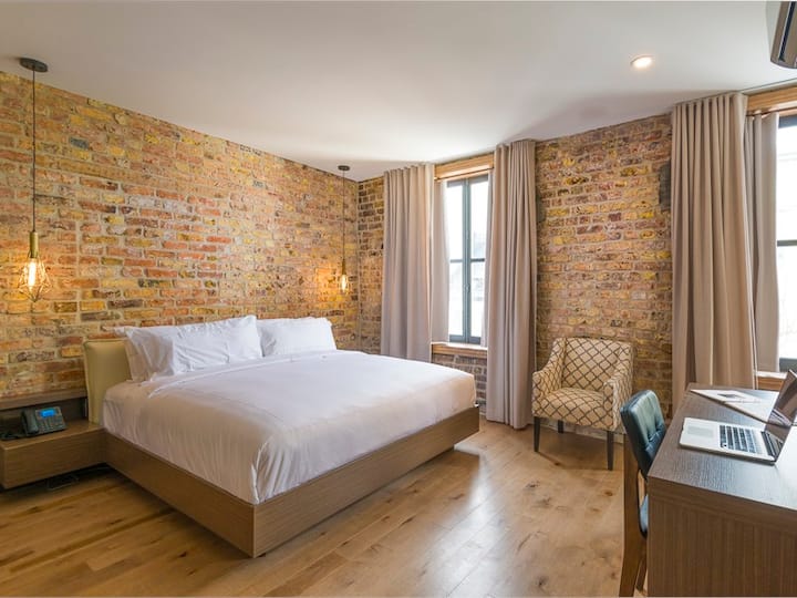 Refined Select Suite For 2 People - Québec