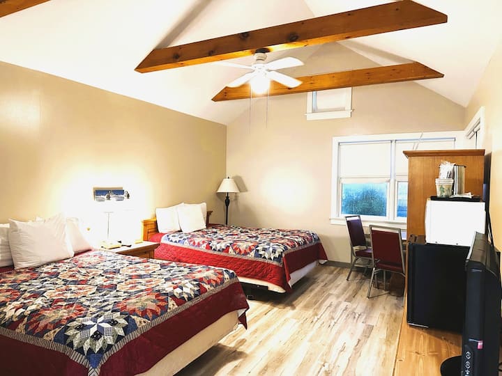 Spacious Cottage 2 Queen Beds - Lancaster, PA