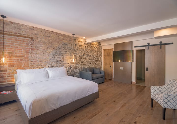 Friendly Select Suite For 3 People - Quebec City