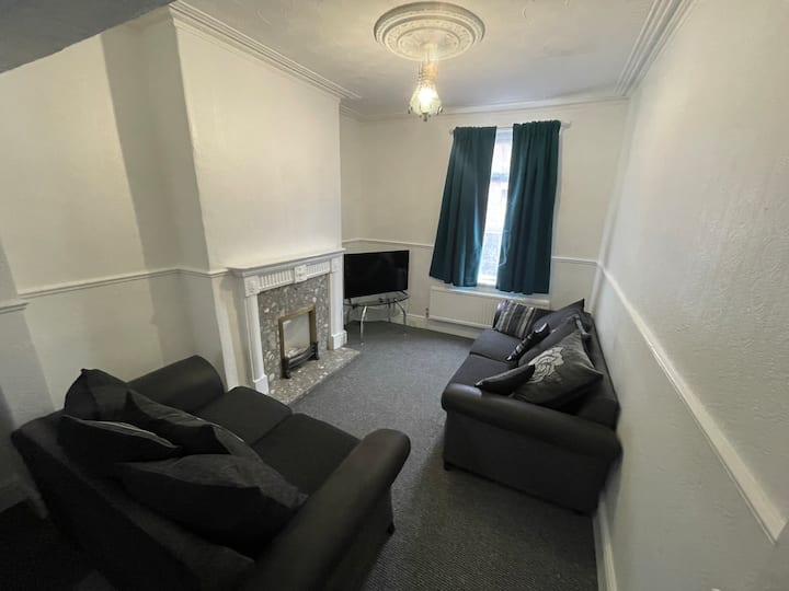 Cosy 2 Bed Home, Ideal Location - Doncaster