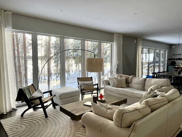 Sjönära Hus Bland Trätopparna - Gnosjö