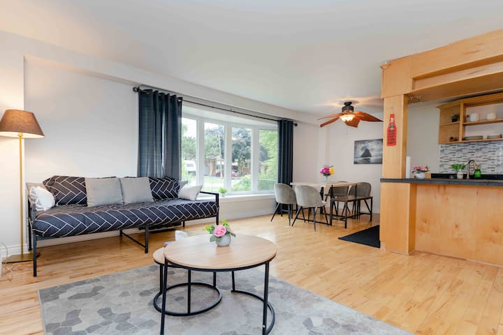 Bright Sunny Cozy Two Level Apt - Markham