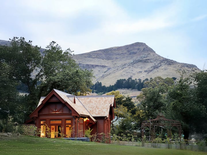 Casterton Cottage, Paradise Garden With Spa & Pool - 