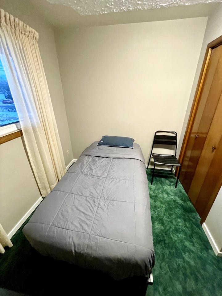 Clean Room Beside Lu - Thunder Bay