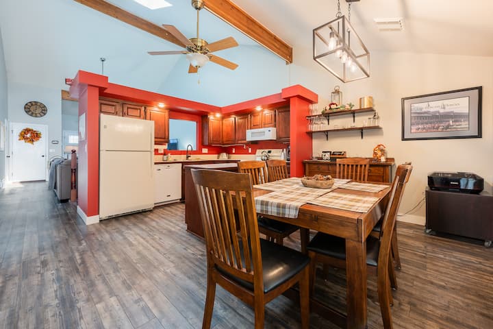 Spacious Family Getaway | W/ Fire Pit & Lounge - Idaho Falls, ID