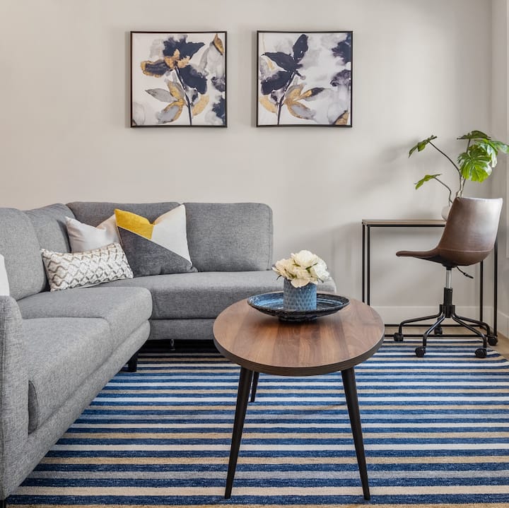 Elegant 3bed Townhouse By The Airport - Calgary