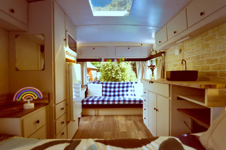 Stay In A Cute Retro 70s Caravan - Dunedin