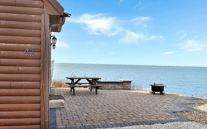Cozy Cabin On The Lake - Geneva-on-the-Lake, OH