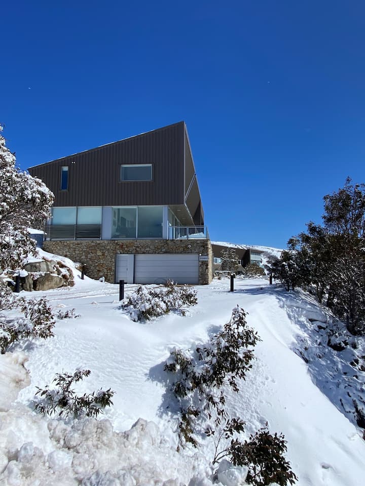 Drive In - Ski Out Woodsmoke One - Falls Creek