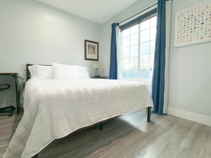 Cozy Room In Lehi | 1000 Mbps Wifi & Workspace - Lehi, UT