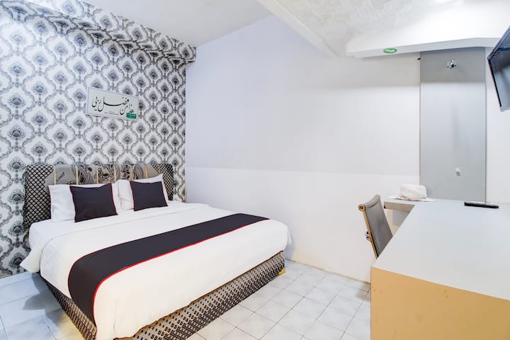 Deluxe Double | Oyo 433 Nelvi Guest House Syariah - Padang