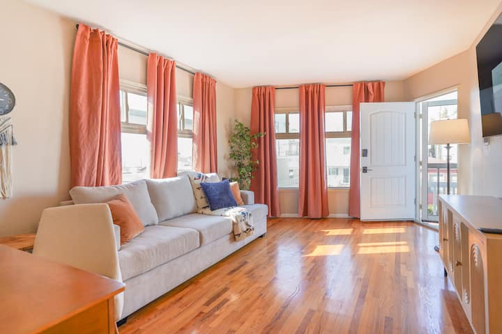 Cozy Beach Side Home - Hermosa Beach, CA
