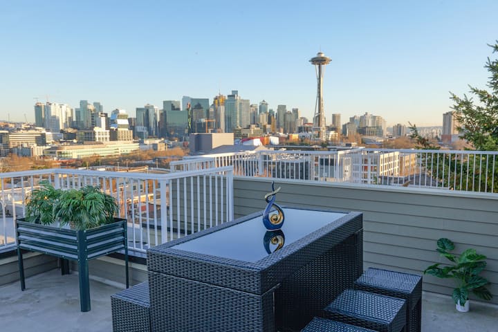 Premier Space Needle View | Walk Score 95 - Seattle, WA