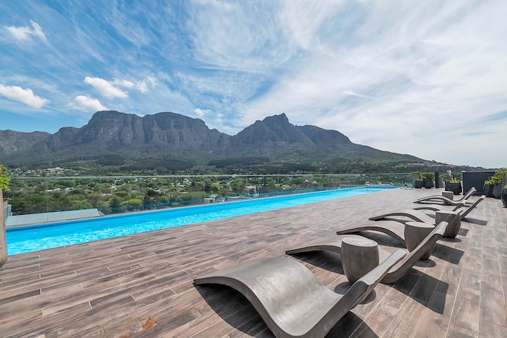 Luxury Apartment |  Mountain Views & Rooftop Pool - Kaapstad