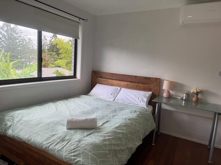 Room With A/c In Ashmore - Gold Coast