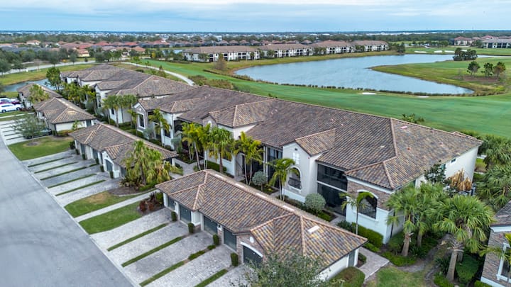 Lakewood National Garage Condo! - Lakewood Ranch, FL