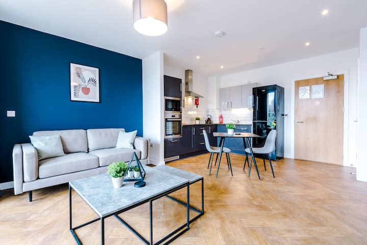 1 Bedroom Apartment With Private Balcony - Manchester