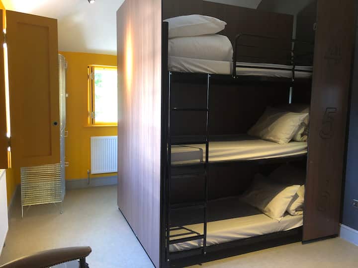 18 Bed Shared Dorm @ The Steam Engine Waterloo - London