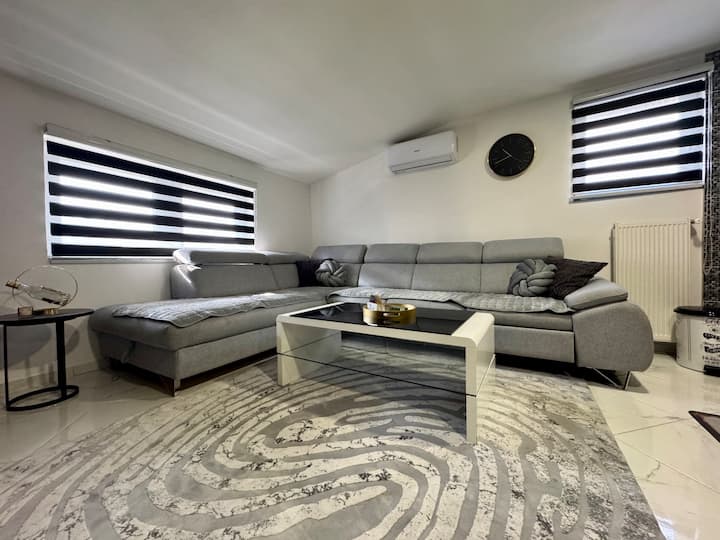 Modern 2bdr Apartment W/free Parking In Old Town - Sarajevo