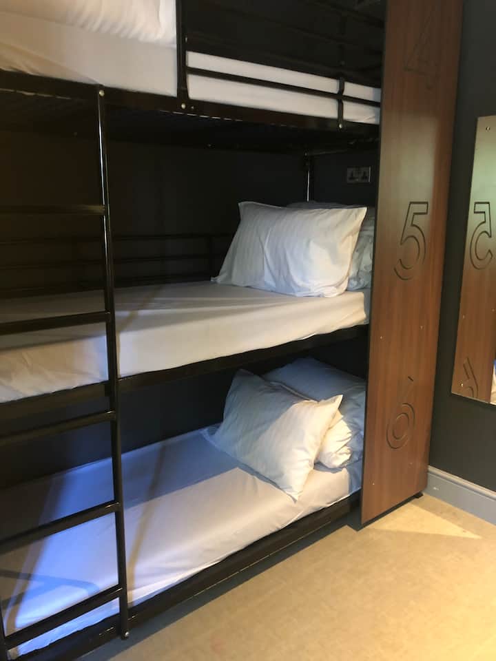12 Bed Shared Dorm @ The Steam Engine Waterloo - London