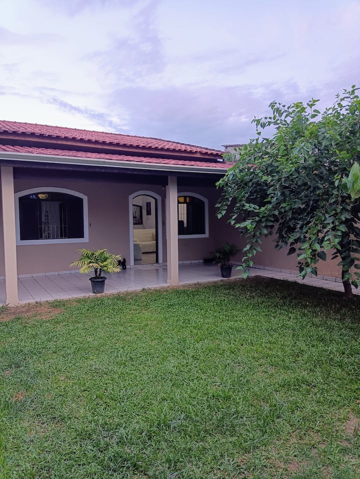Casa Espaçosa Com Garagem Perto Da Praia - Caraguatatuba