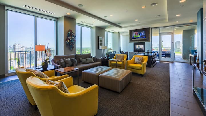 Luxurious Midtown Apartment W/ Hot Tub & Pool Tabl - Atlanta