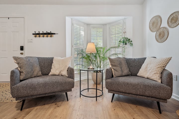 Thoughtful Touches • Caring Hosts • Fenced Yard! - Southaven, MS